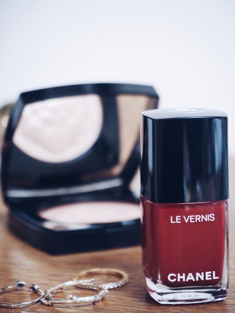 Chanel beauty in the red - DisneyRollerGirl